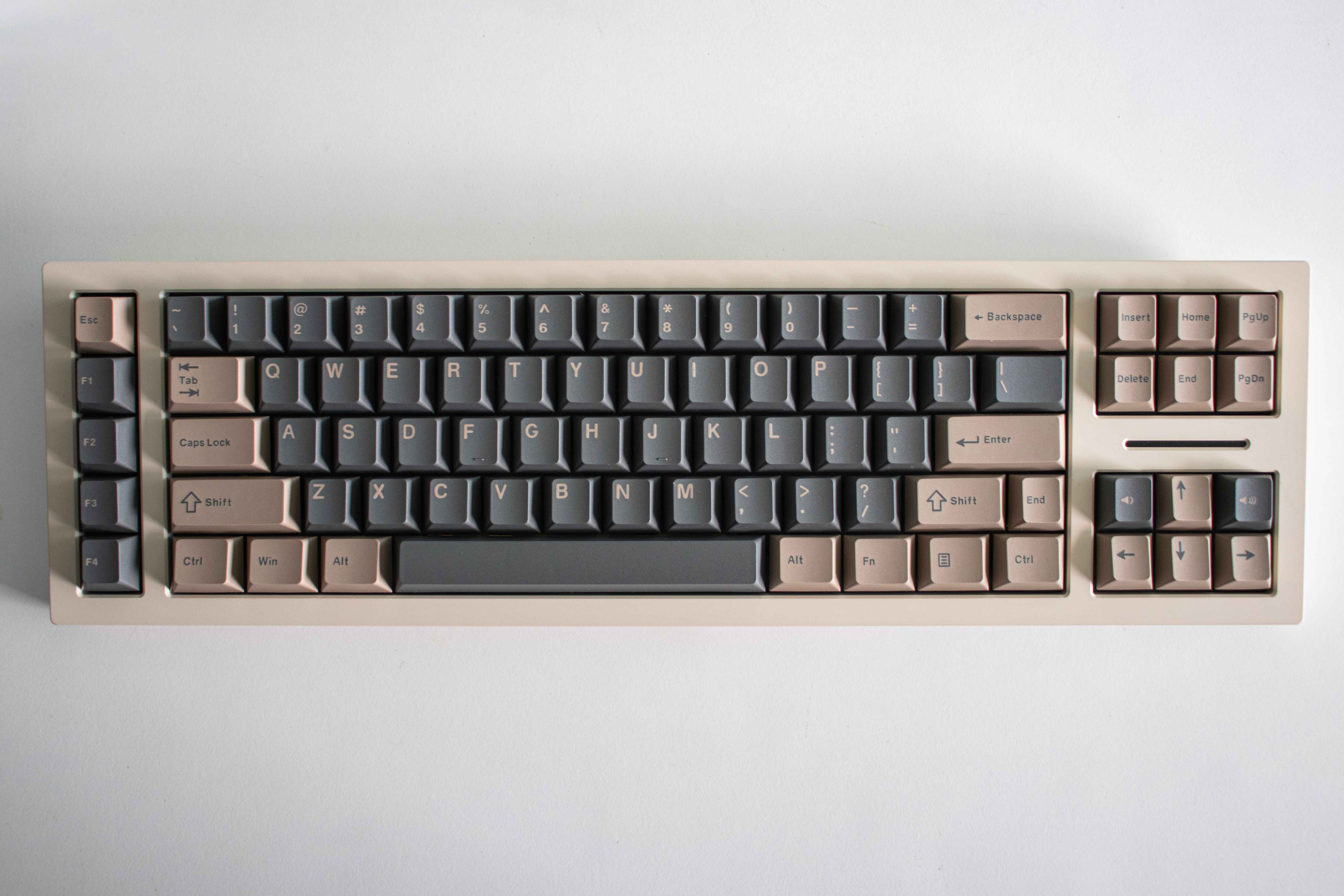 Teclado 70% DR-70F Latte